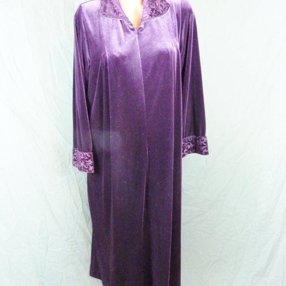 Adonna | Intimates & Sleepwear | Adonna Velvet Robe Housecoat Small ...